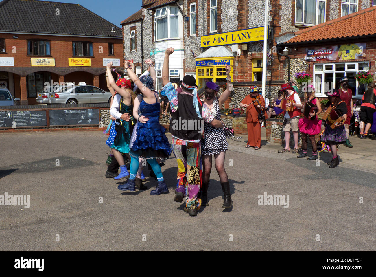 Ouse Washes Molly contemporary molly morris dancers at the 20th Potty ...