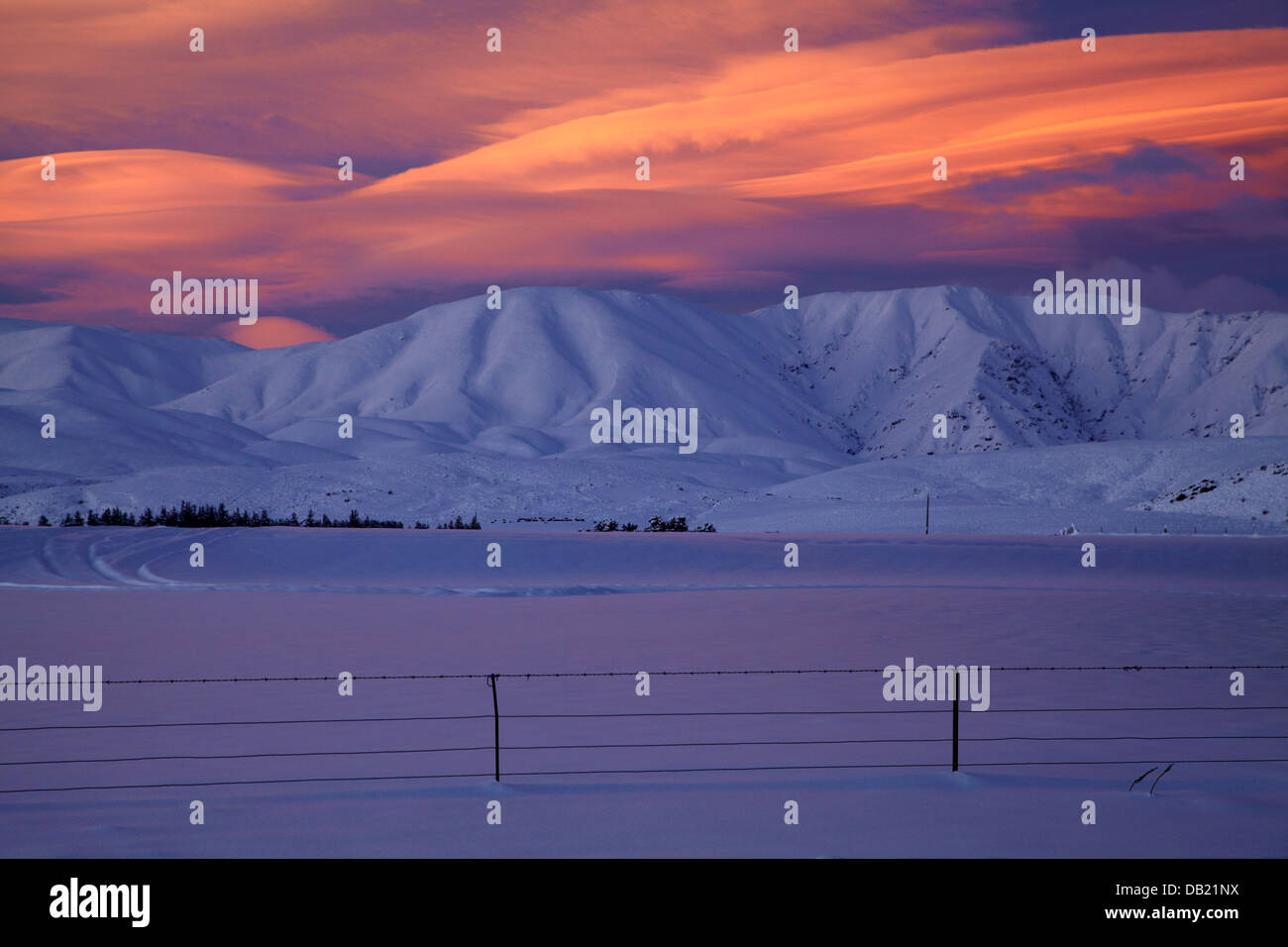 Sunset over Hawkdun Range and snowy farmland, near Oturehua, Maniototo, Central Otago, South ...