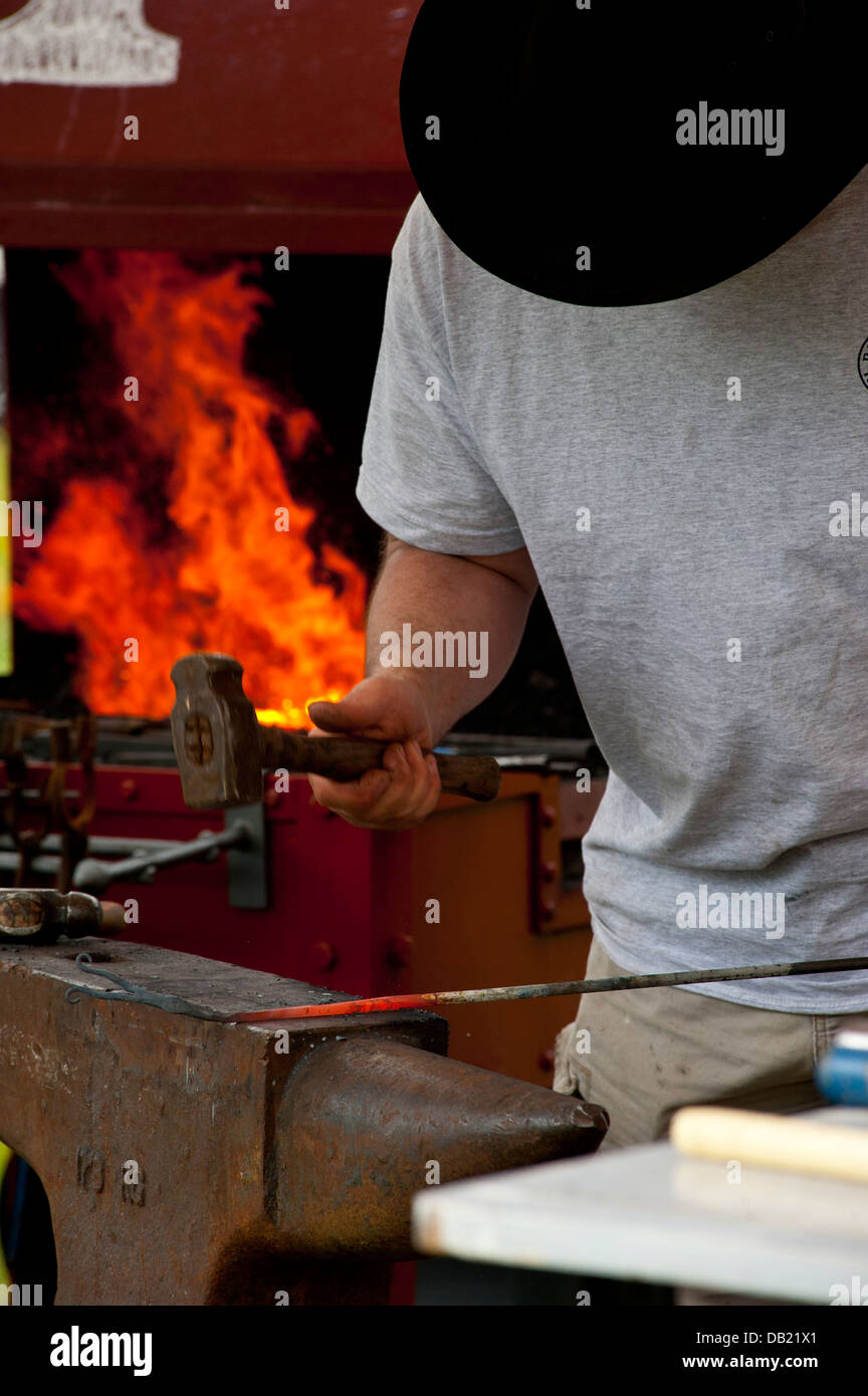 Hammer anvil blacksmith work hi-res stock photography and images - Alamy