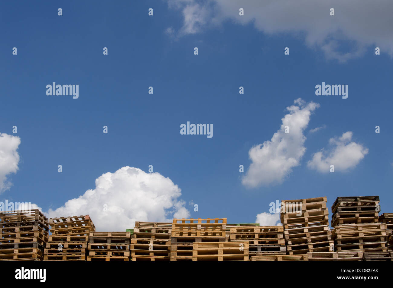 Stacked wooden crates hi-res stock photography and images - Alamy