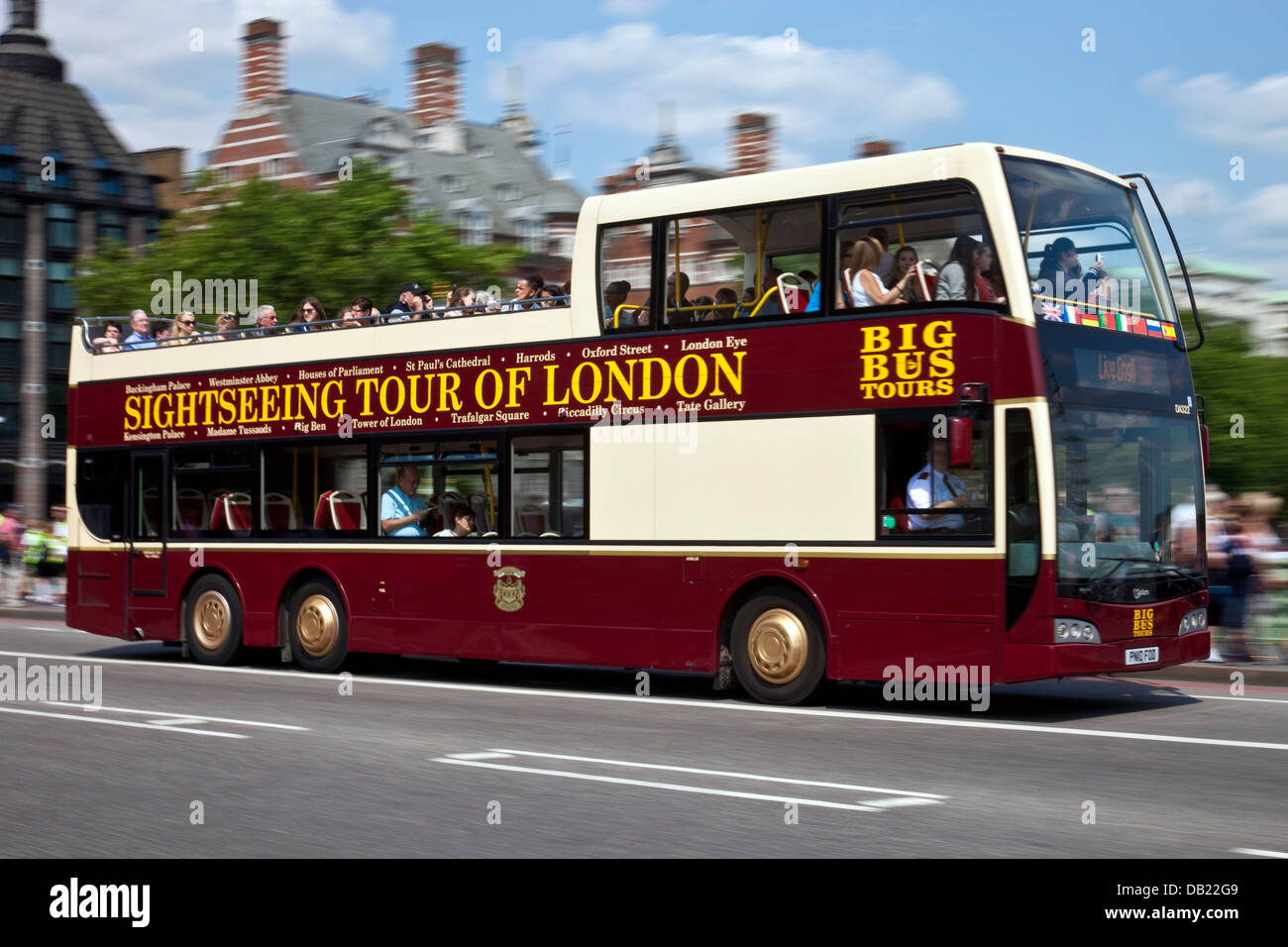 Open top bus westminster bridge hi-res stock photography and images - Alamy