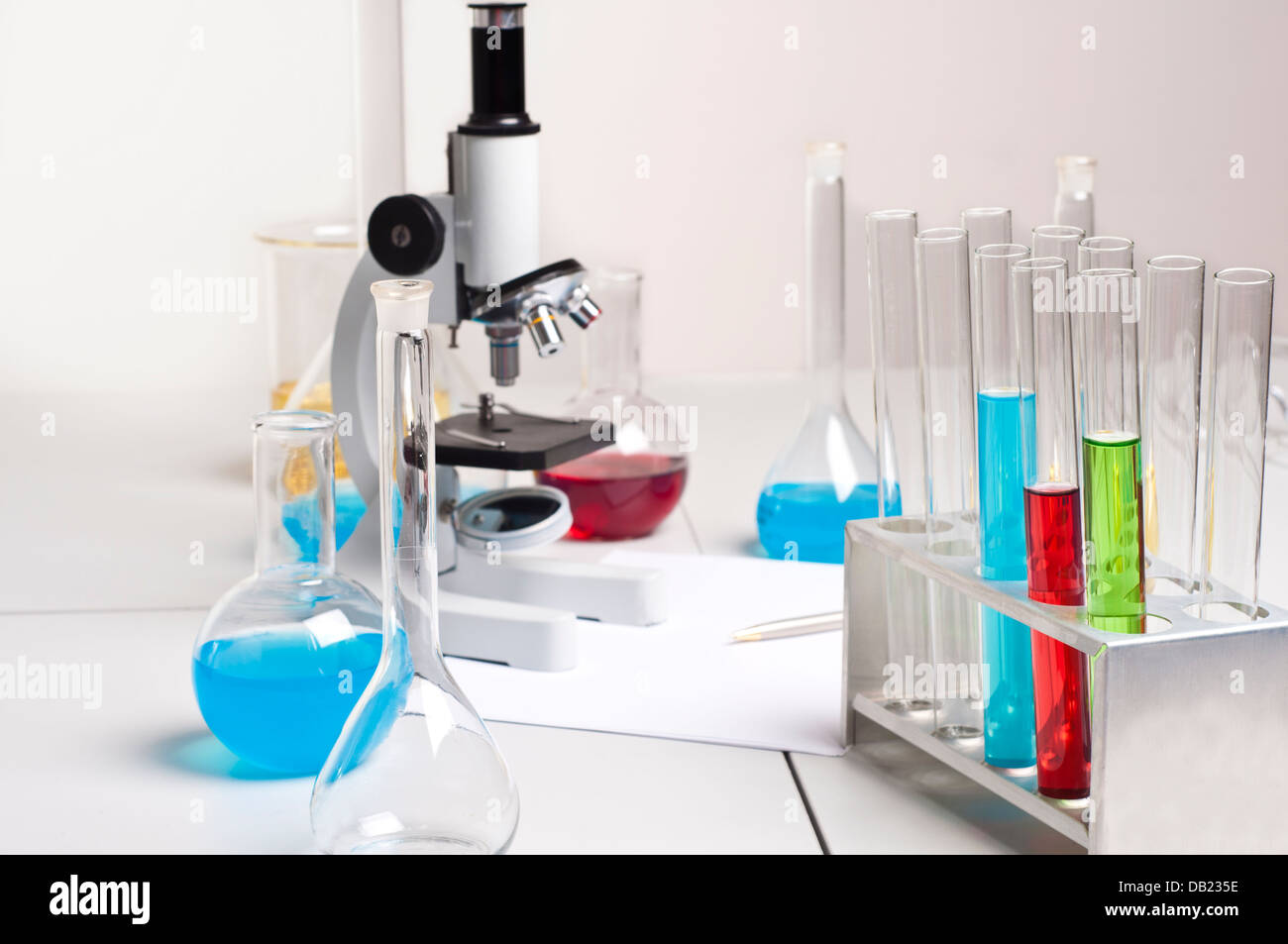 Microscope glass container liquid hi-res stock photography and images ...