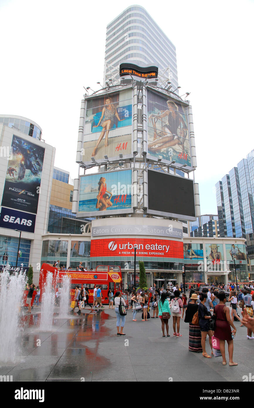 Dundas Square Billboards High Resolution Stock Photography and Images ...