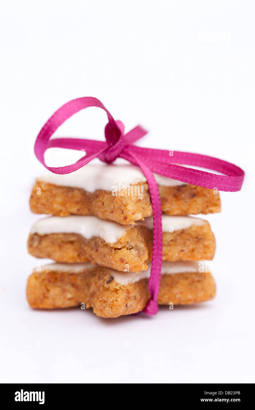 Cinnamon biscuits with ribbon Stock Photo - Alamy