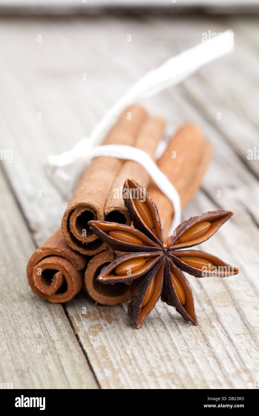 Cinnamon spice Sticks Stock Photo - Alamy