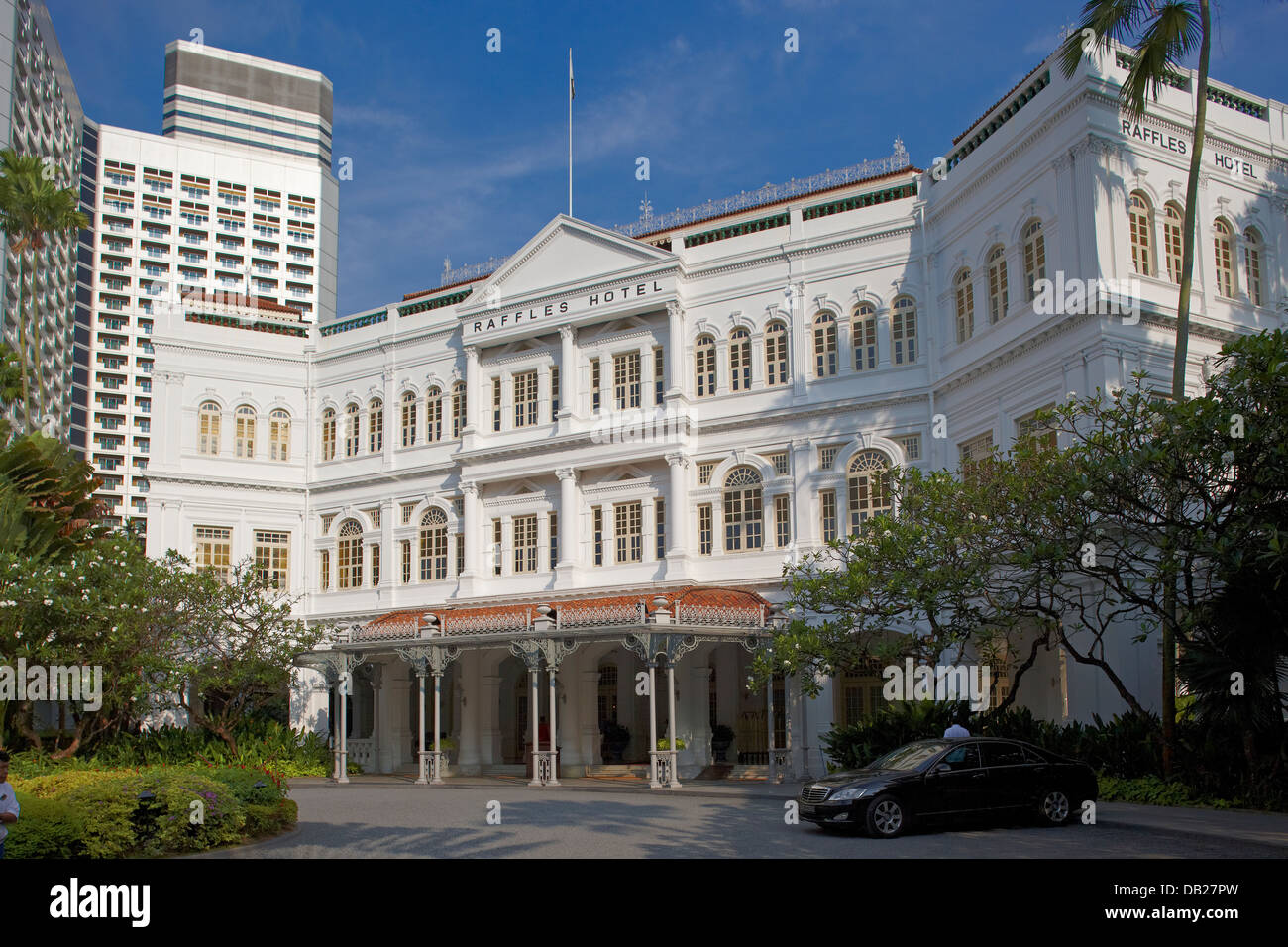 Exterior view of the iconic Raffles Hotel in Singapore Stock Photo - Alamy