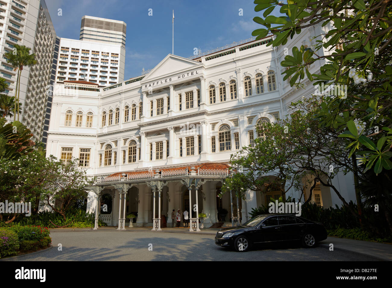 Exterior view of the iconic Raffles Hotel in Singapore Stock Photo - Alamy