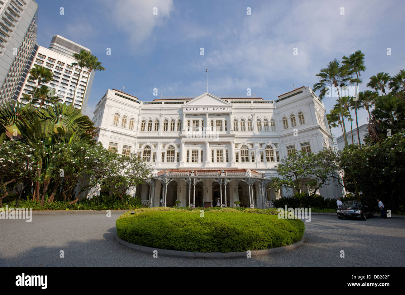 Exterior view of the iconic Raffles Hotel in Singapore Stock Photo - Alamy
