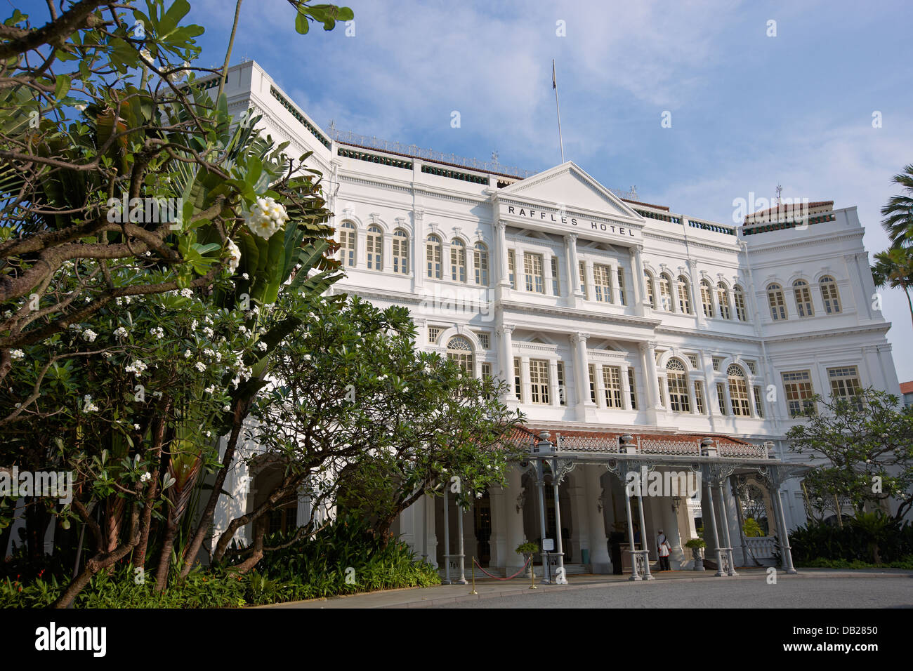 Exterior view of the iconic Raffles Hotel in Singapore Stock Photo - Alamy
