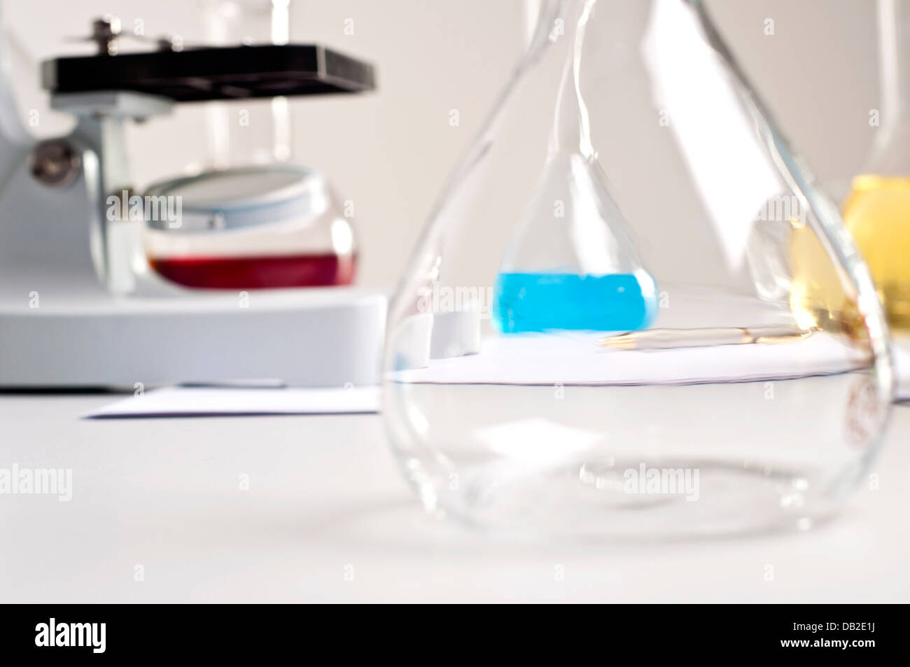 Microscope glass container liquid hi-res stock photography and images ...