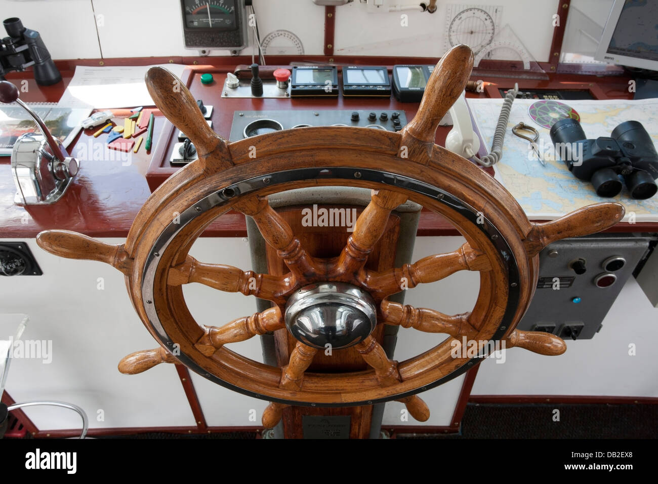 Ship and helm hi-res stock photography and images - Alamy