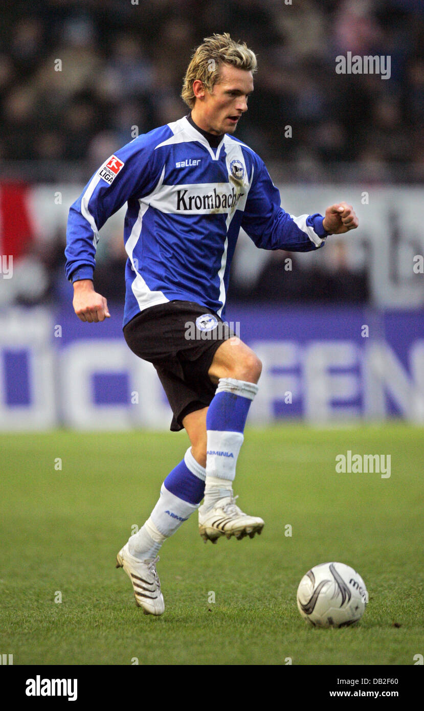 Bielefelds's Dane Jonas Kamper controls the ball dring the Bundesliga ...