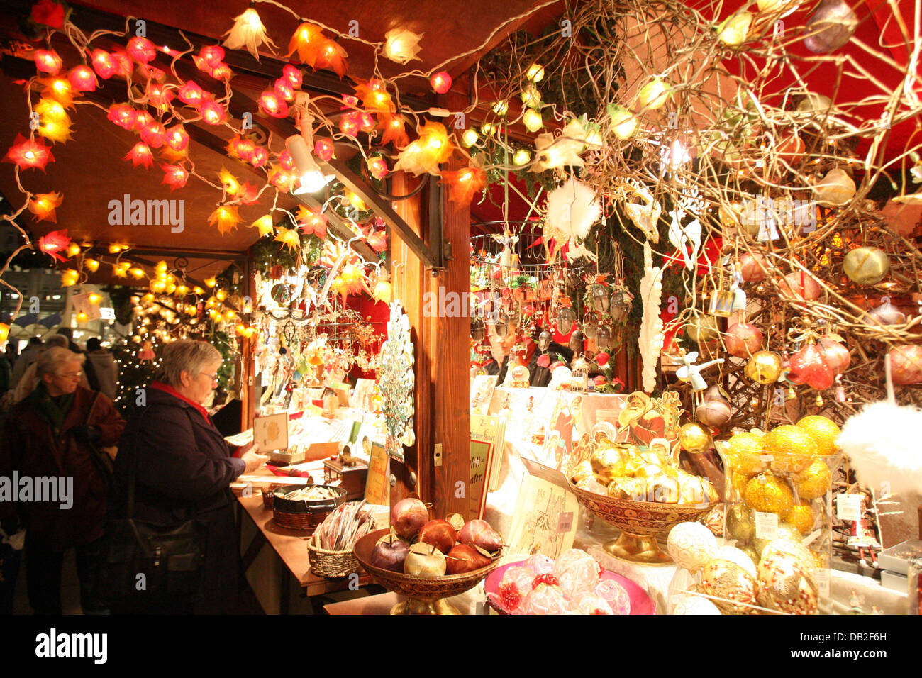 Presents the 2007 hi-res stock photography and images - Alamy