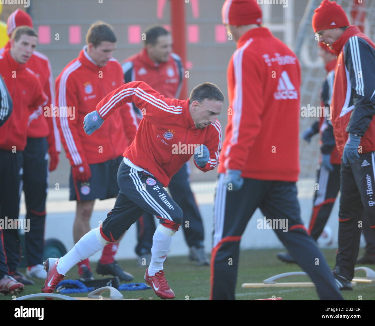 FC Bayern Munich player Franck Ribery runs during the final practice on ...