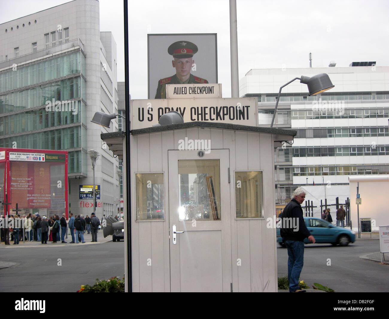 (dpa file) The former inter-German limiting point 'Checkpoint Charlie ...