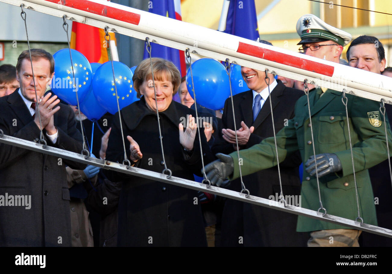 Polish Prime Minister, Donald Tusk and German Chancellor, Angela Merkel ...