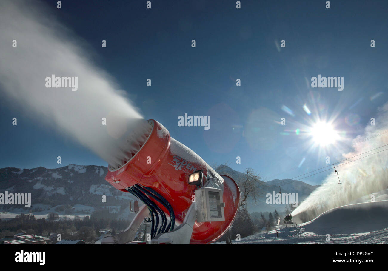 Artificial snow making machines hi-res stock photography and images - Alamy