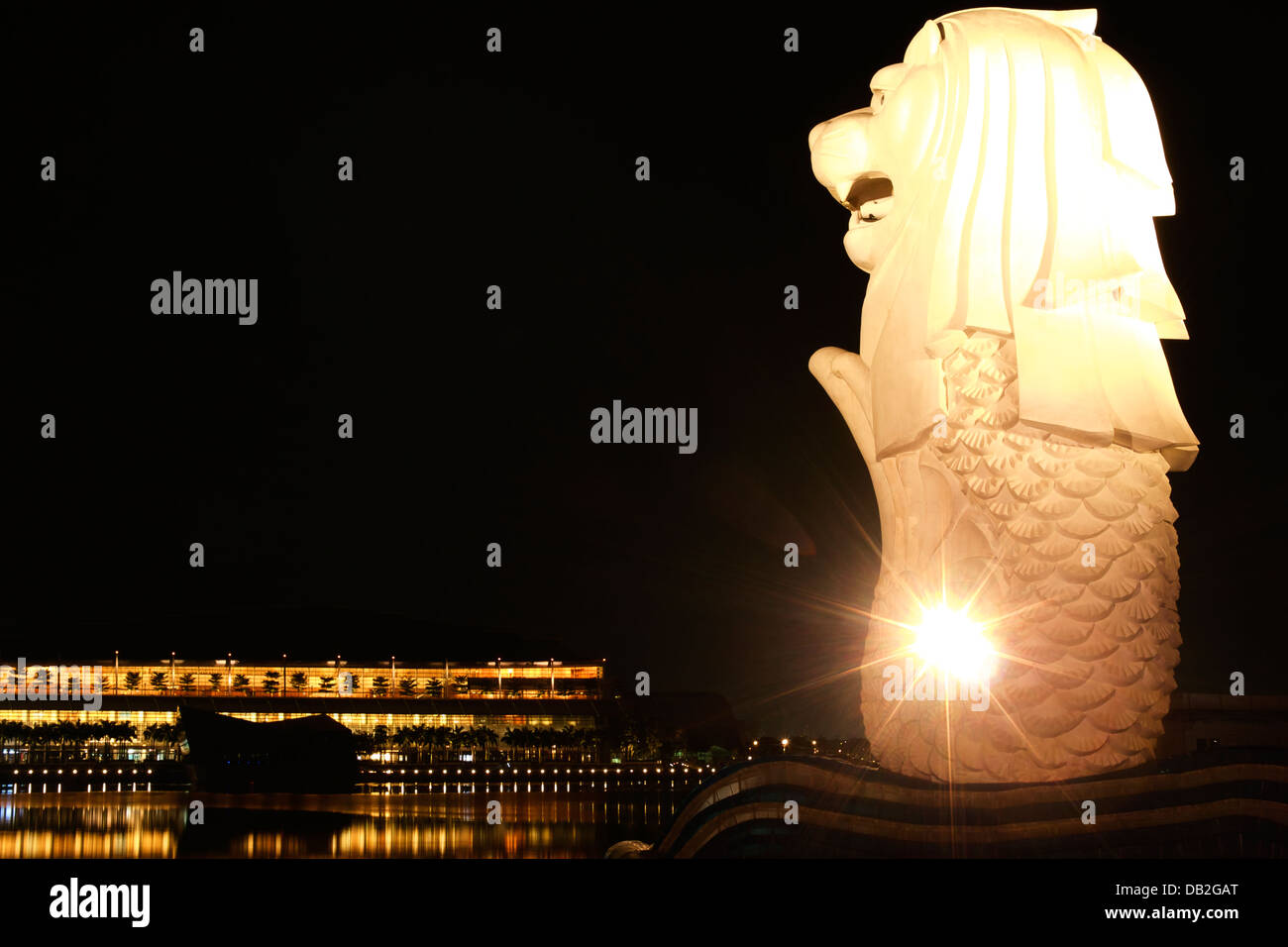 Merlion at One Fullerton Merlion Park Late at Night Stock Photo - Alamy