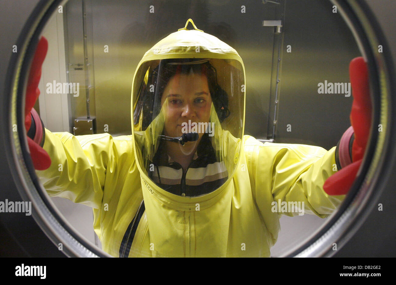 Biosafety level 5 hi-res stock photography and images - Alamy