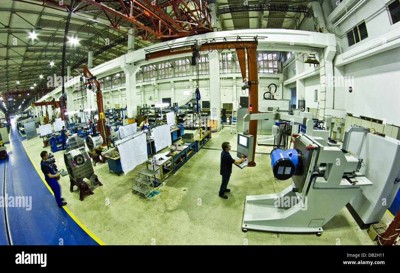 Machines are manufactured in a production hall of the company Schiess ...