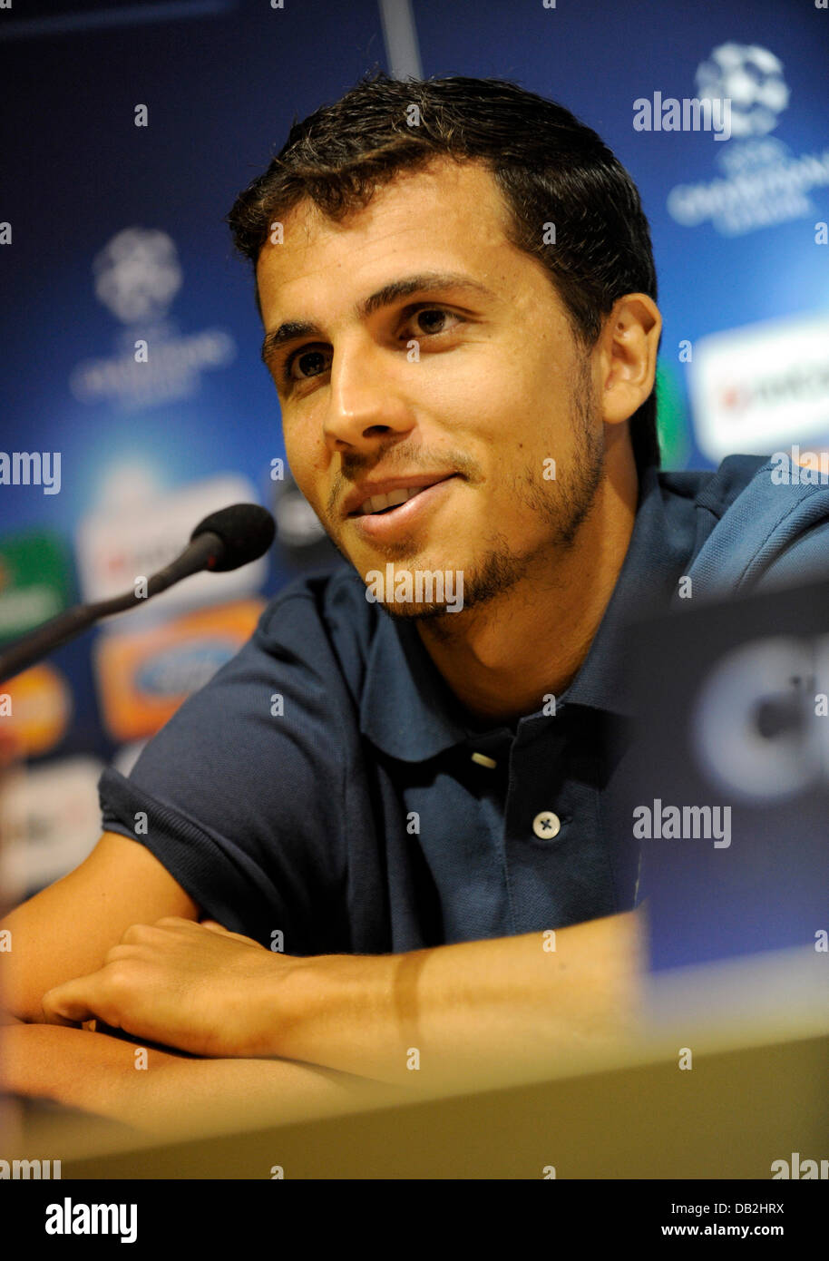 Player of the Spanish soccer team Villarreal CF Nilmar attends a press ...