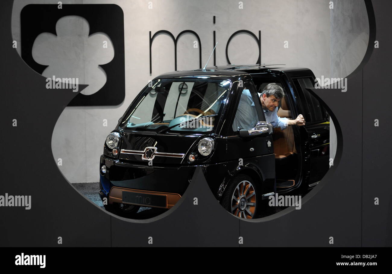 Mia present hi-res stock photography and images - Alamy