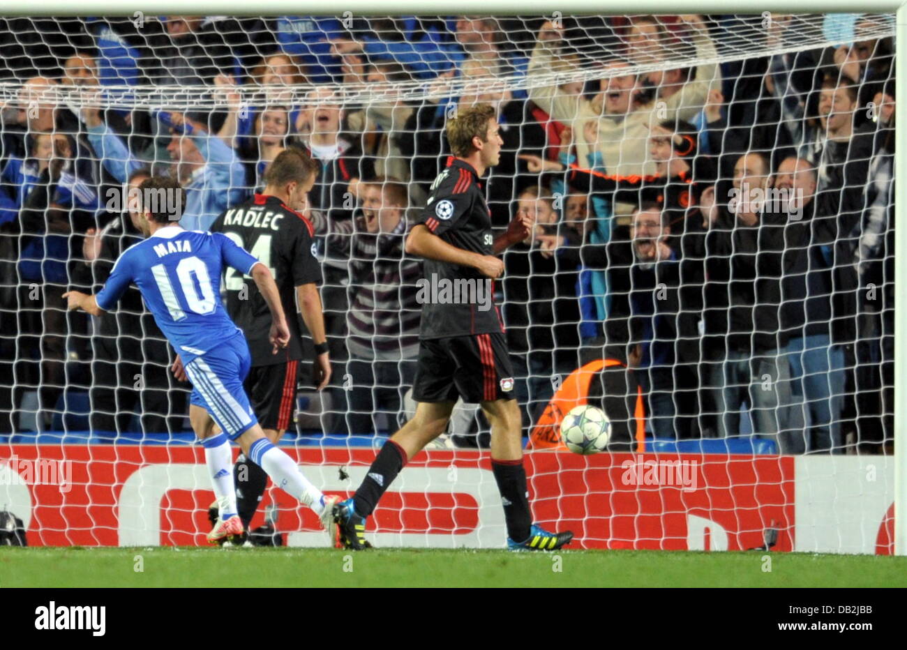 Juan mata champions league hi-res stock photography and images - Alamy