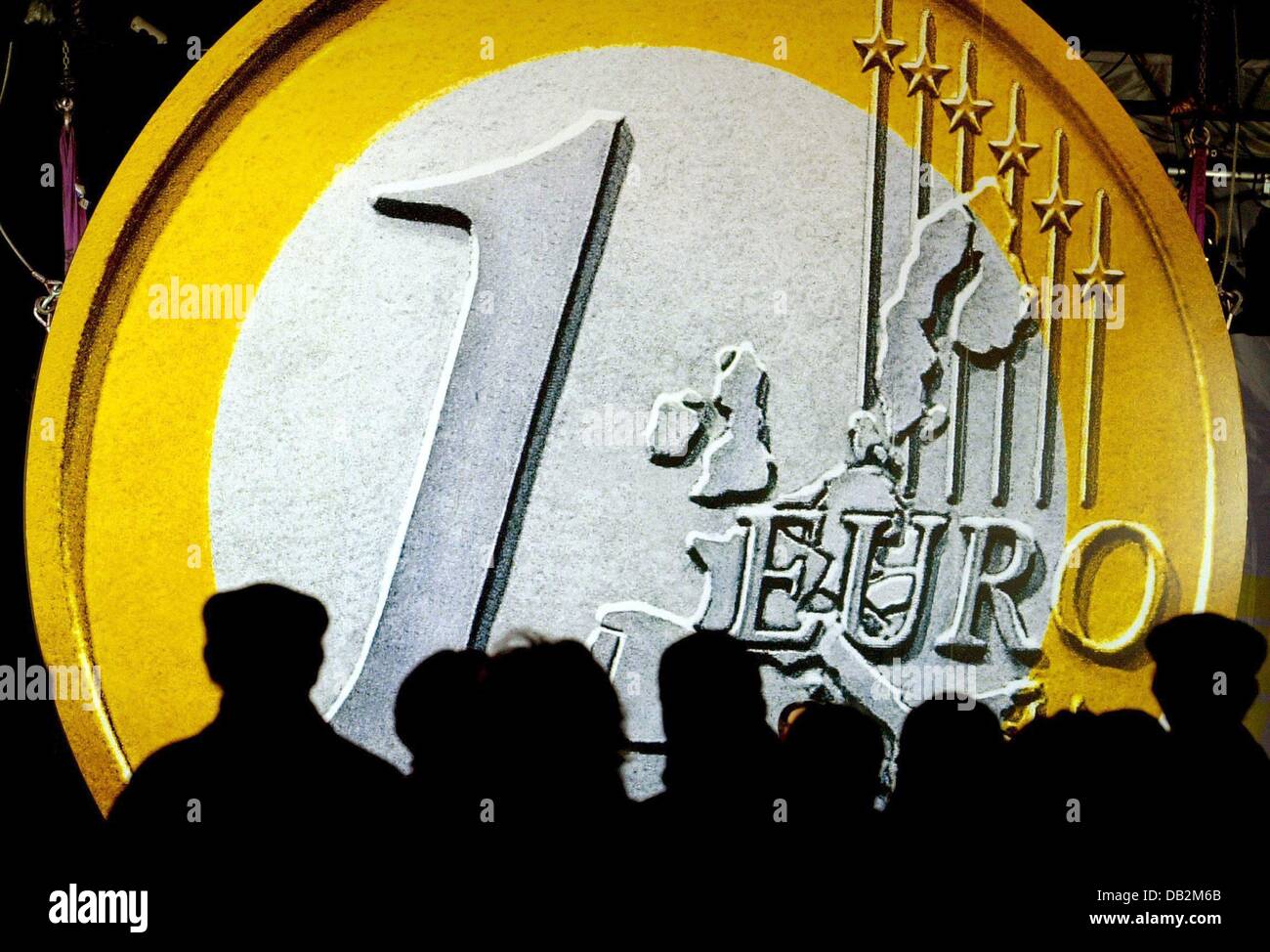 (FILE) An archive photo dated 17 December 2001 shows a giant one euro ...