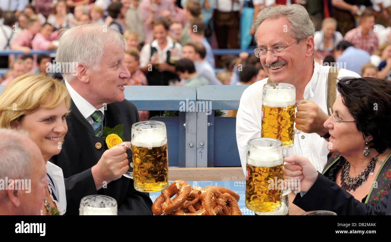 Munich mayor oktoberfest beer hi-res stock photography and images - Alamy