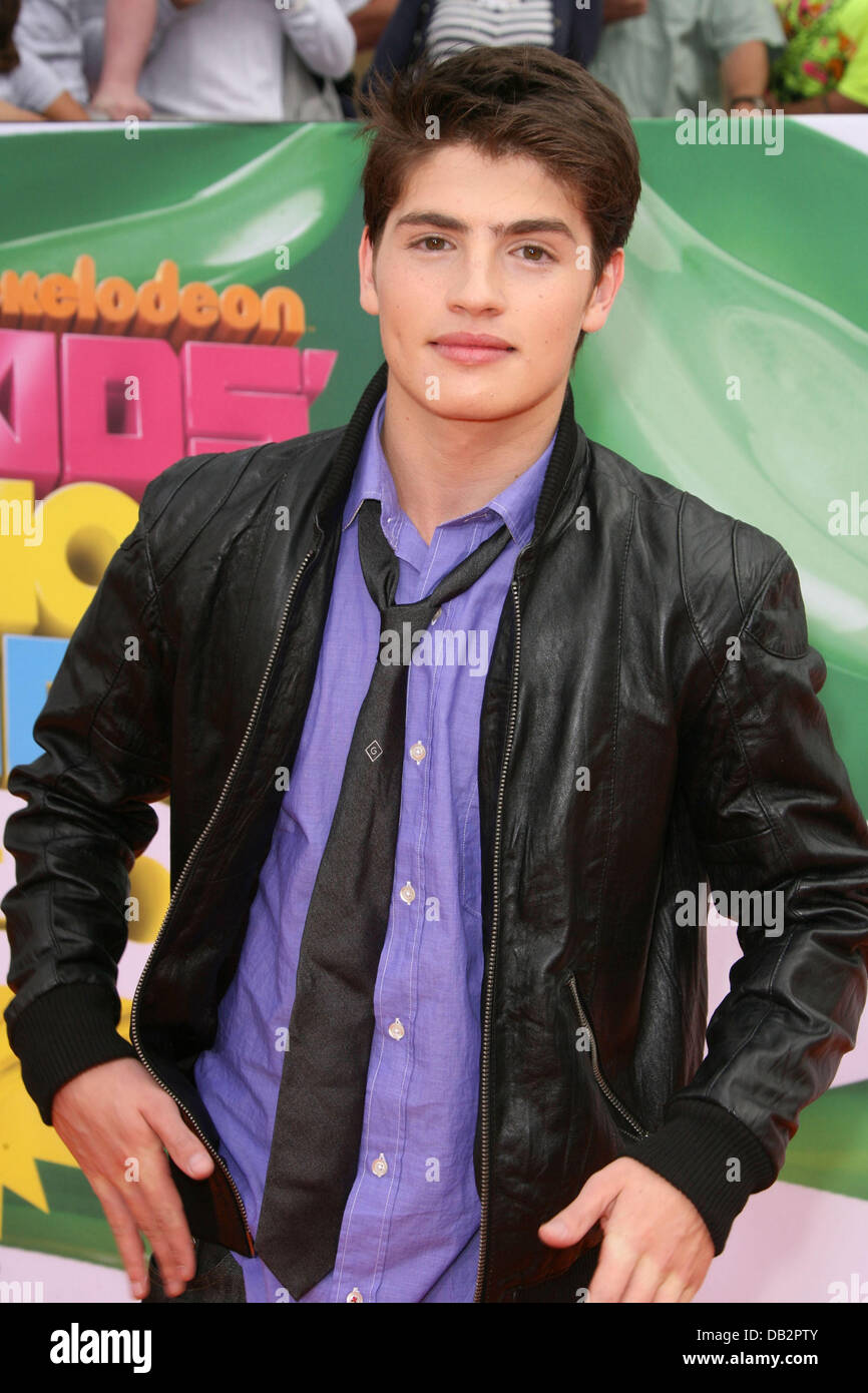 Gregg Sulkin Nickelodeon's 2011 Kids Choice Awards held at USC's Galen ...