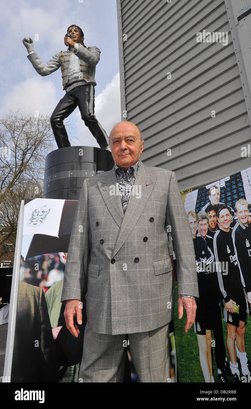 Al fayed statue hi-res stock photography and images - Alamy