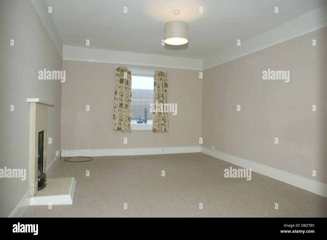 empty room for rent or for storage Stock Photo - Alamy