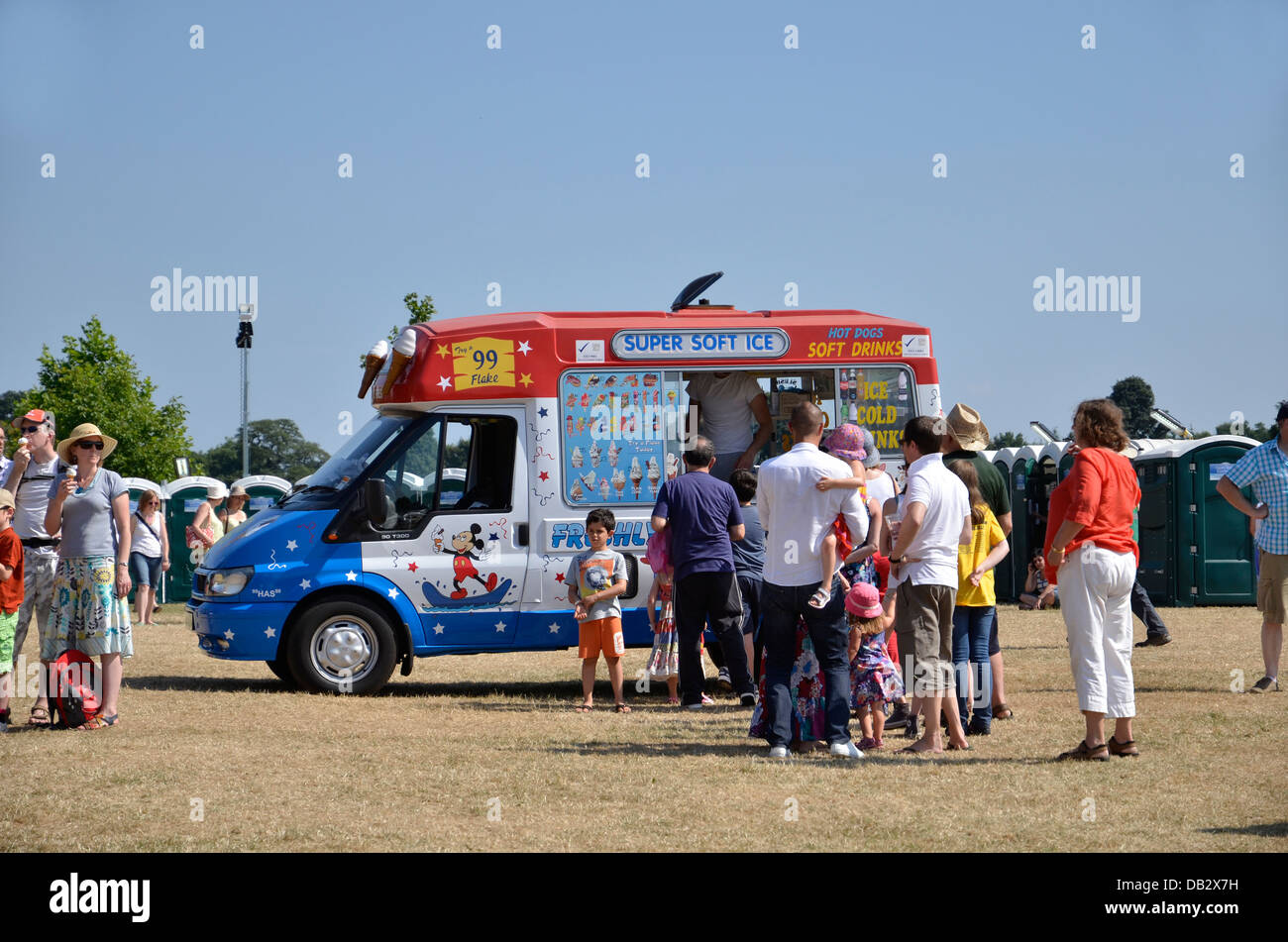 Ice cream queue hi-res stock photography and images - Alamy