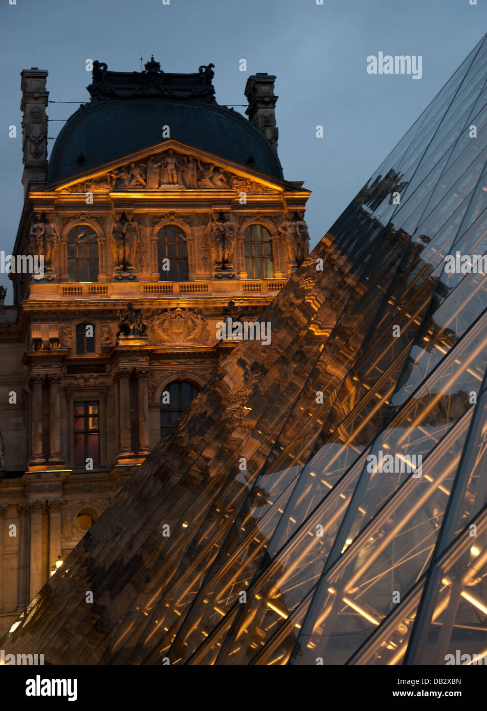 Evening shot of the Louvre in Paris Stock Photo - Alamy