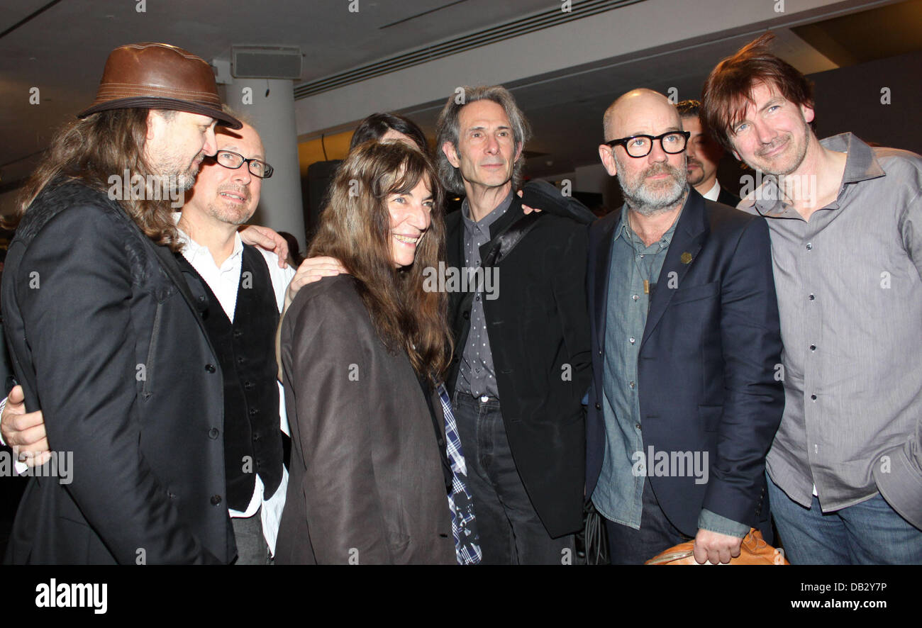 Patti smith michael stipe hi-res stock photography and images - Alamy
