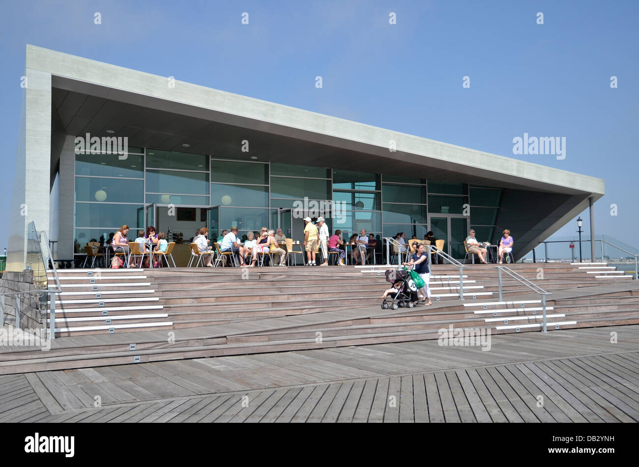 The Royal Pavilion at the end of Southend Pier Stock Photo - Alamy