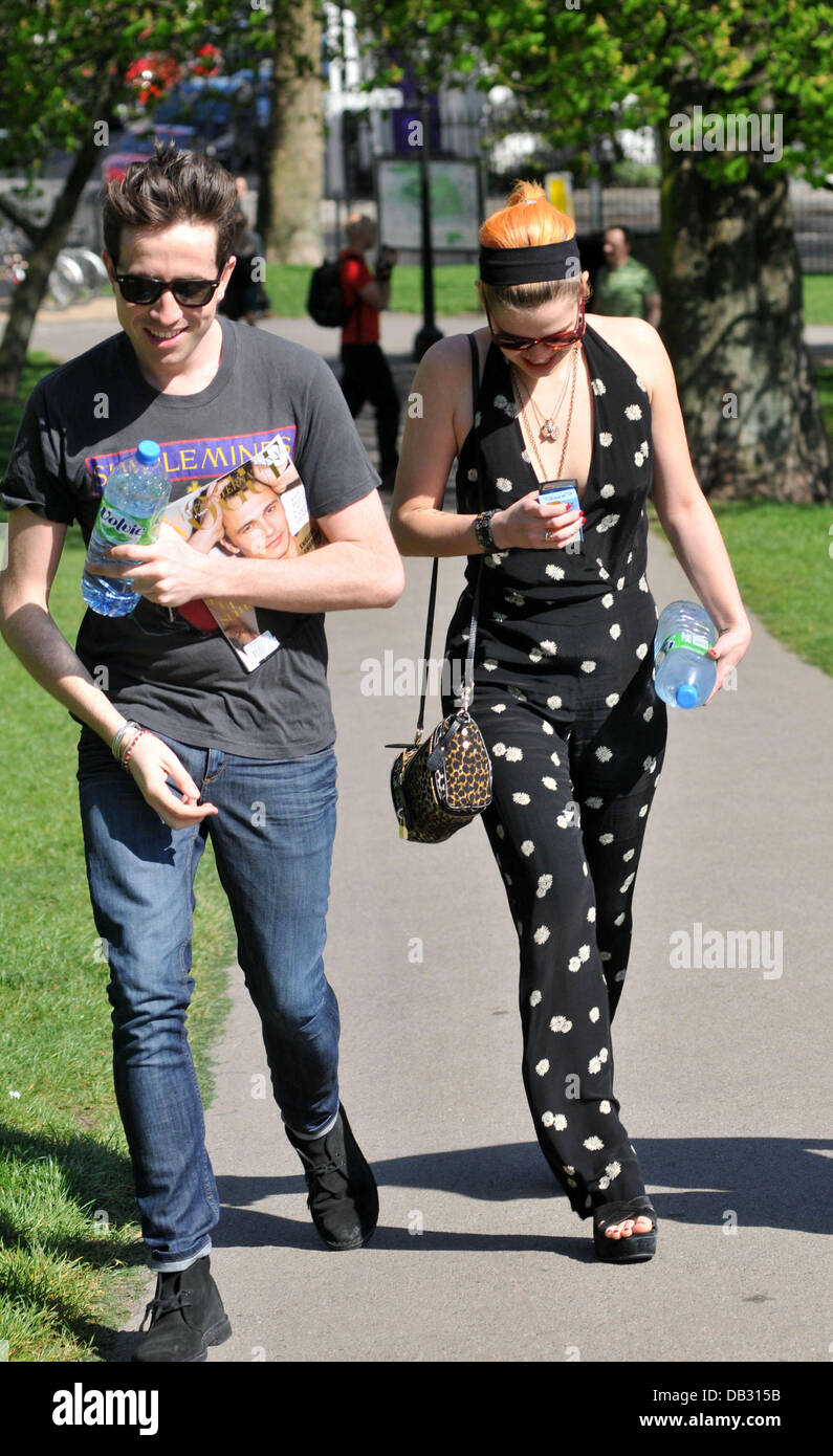 Pixie Geldof with Nick Grimshaw and a friend enjoying a picnic on a ...