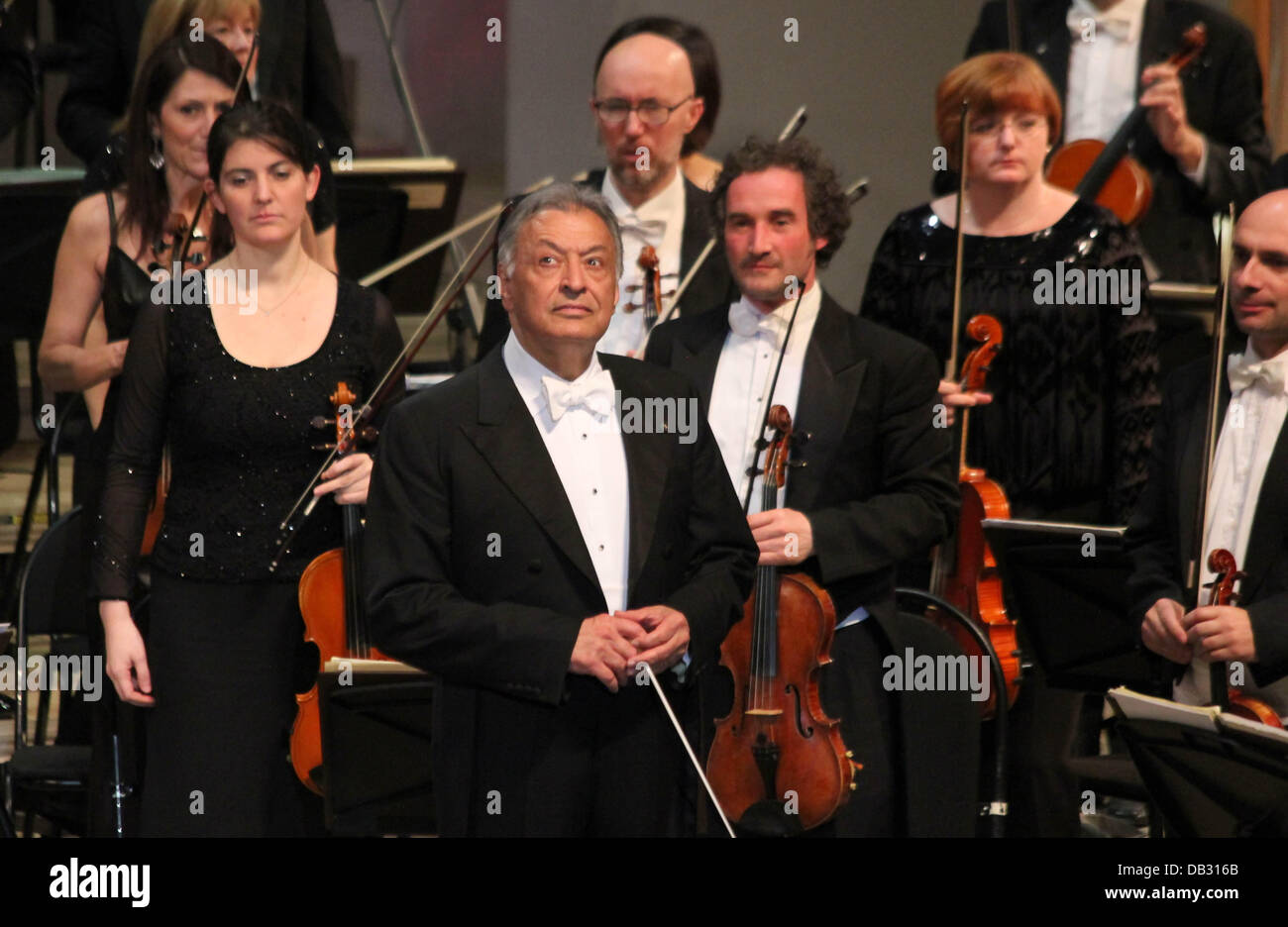 World famous Indian conductor Zubin Mehta performing with Maggio ...