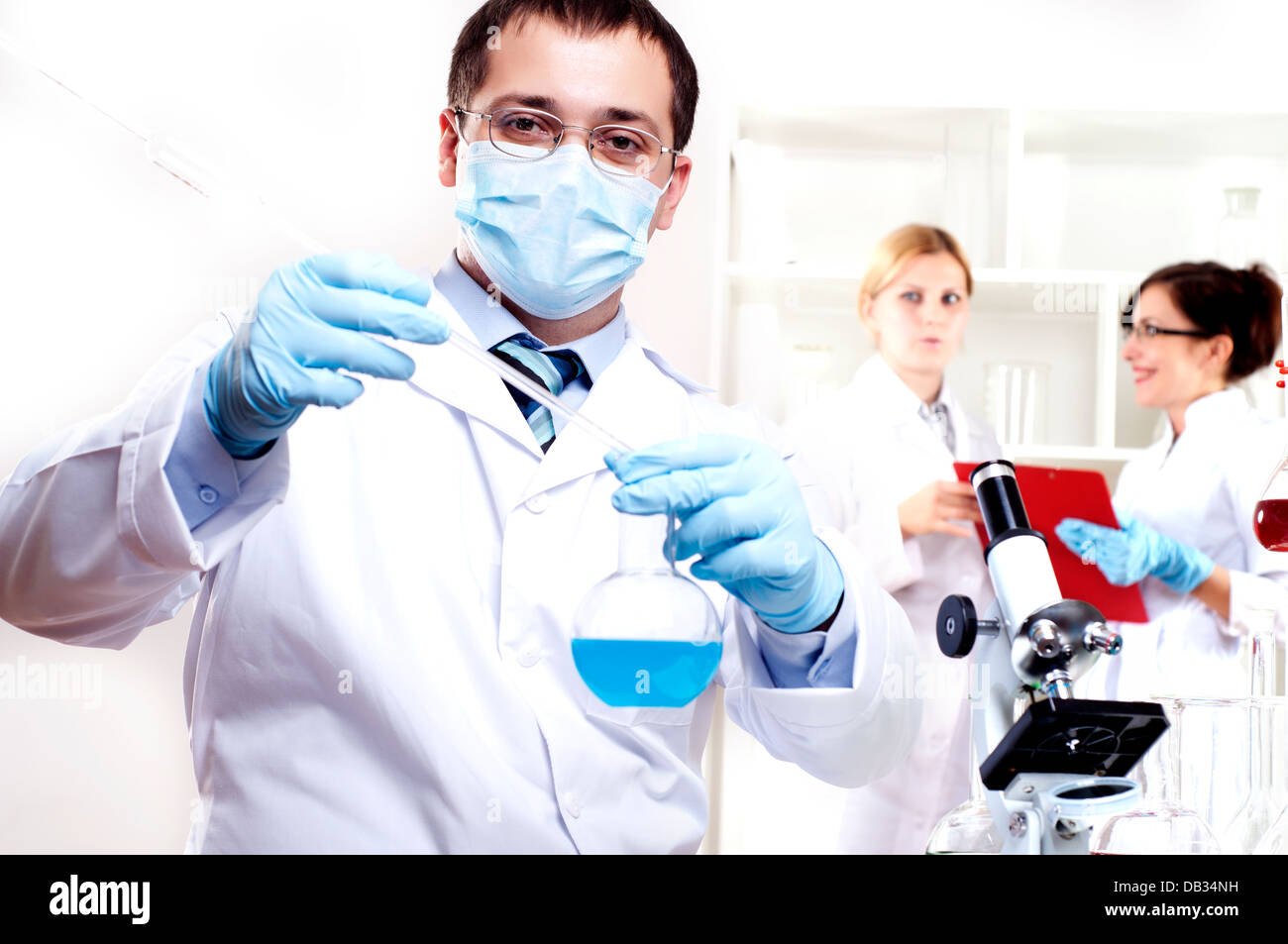 chemist working in the laboratory Stock Photo - Alamy