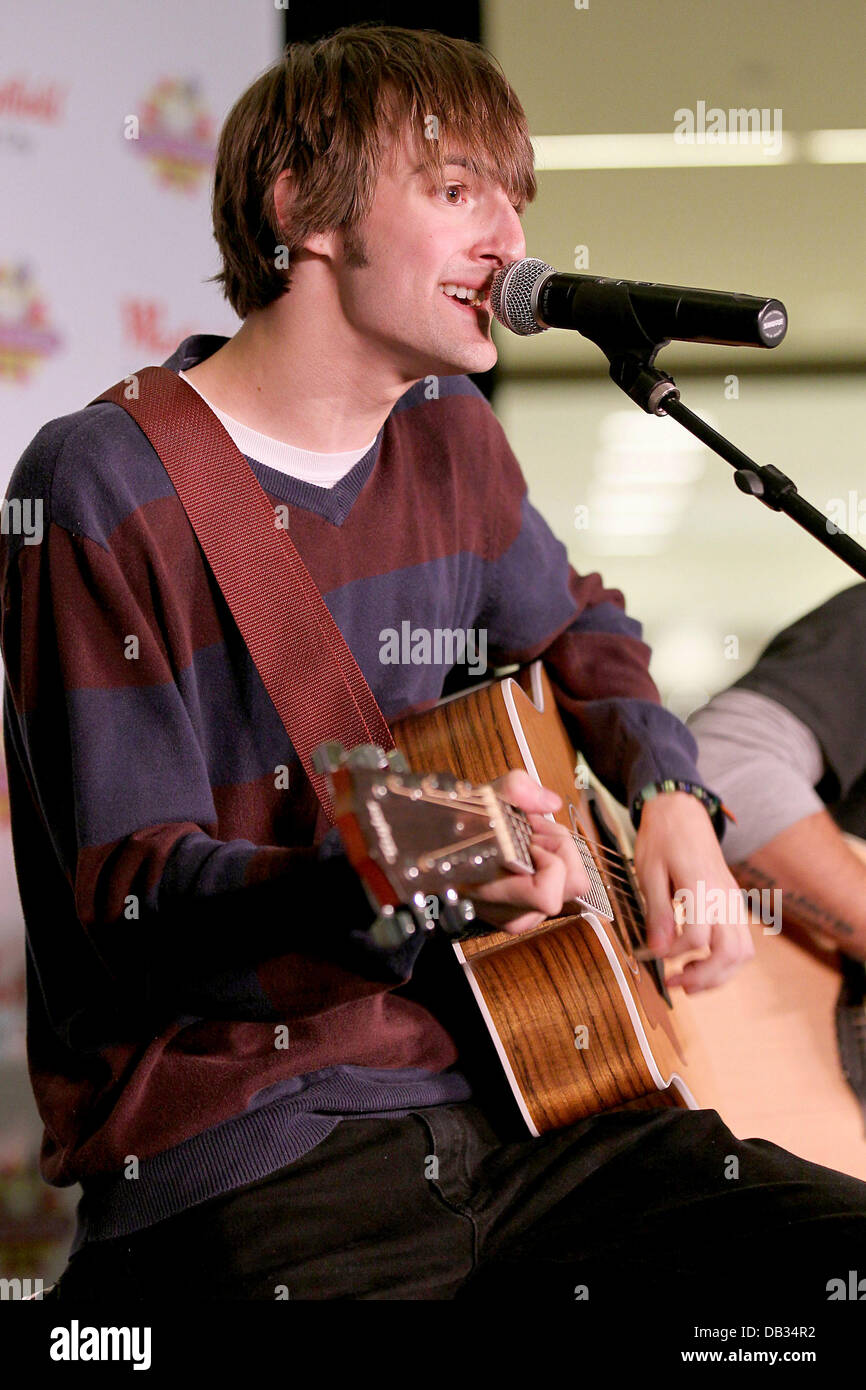 Dave Days The DigiTour Milkshake launch at Millions Of Milkshakes in ...