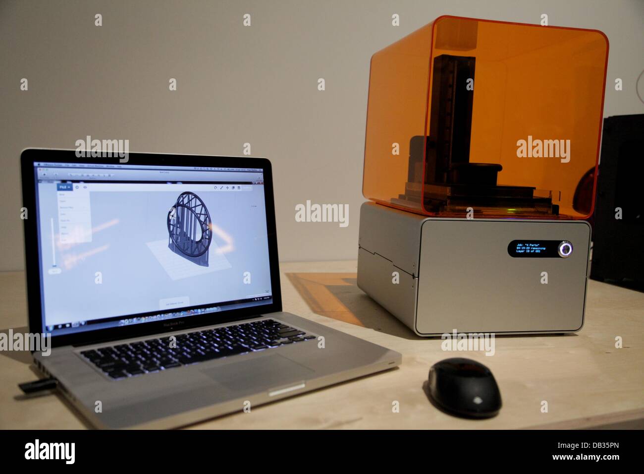3d printing computer hi-res stock photography and images - Alamy