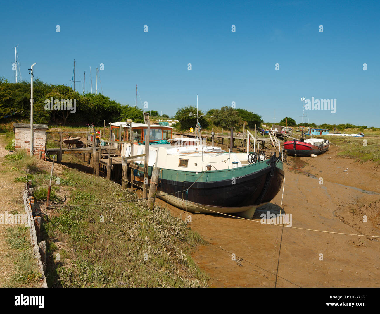 Converted barge houseboat hi-res stock photography and images - Alamy