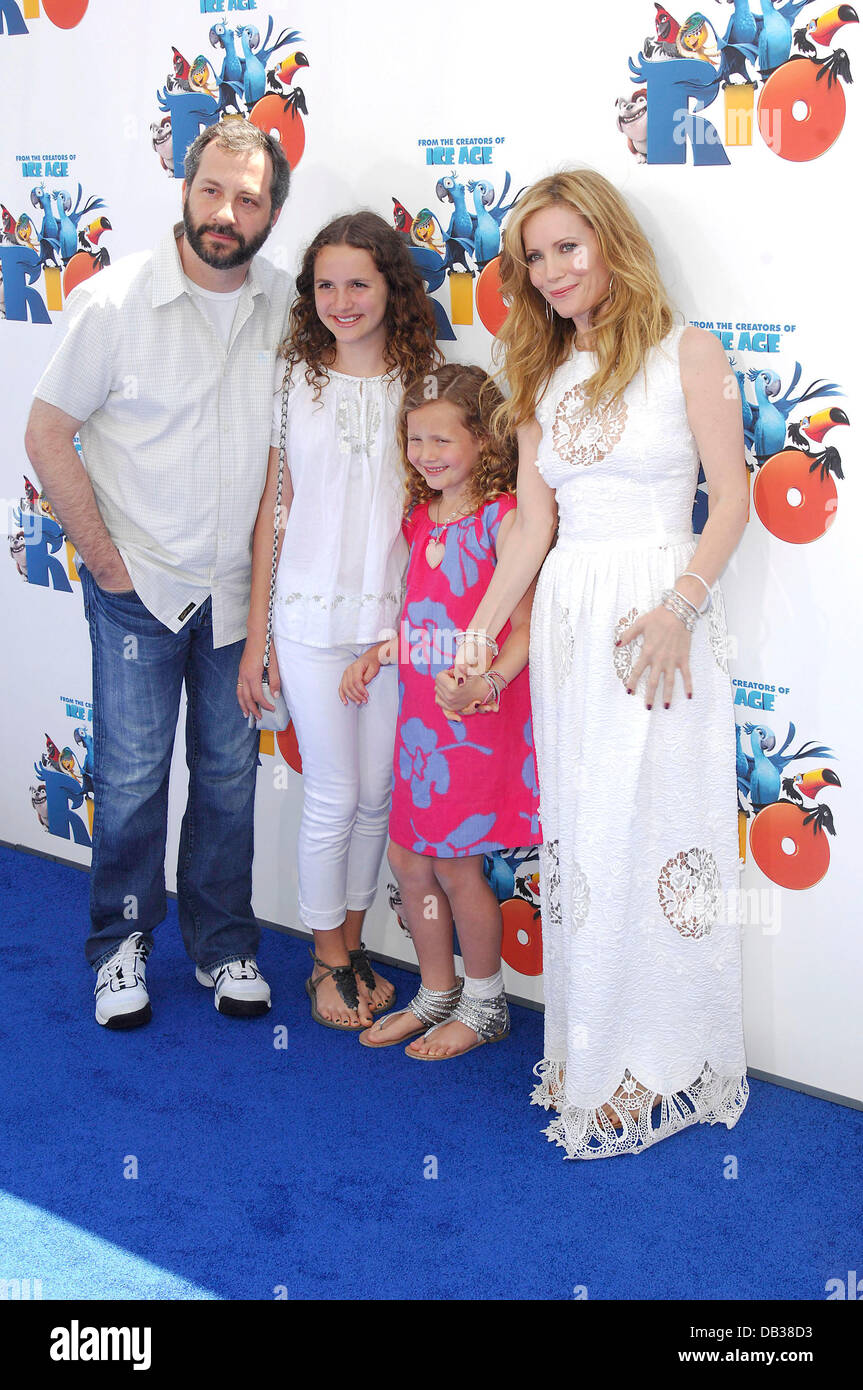 Leslie mann and family hi-res stock photography and images - Alamy