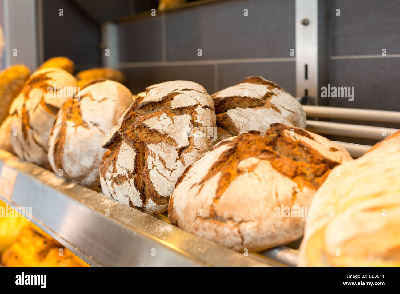 Shelf filled with loafs of bread in a bakery Stock Photo - Alamy