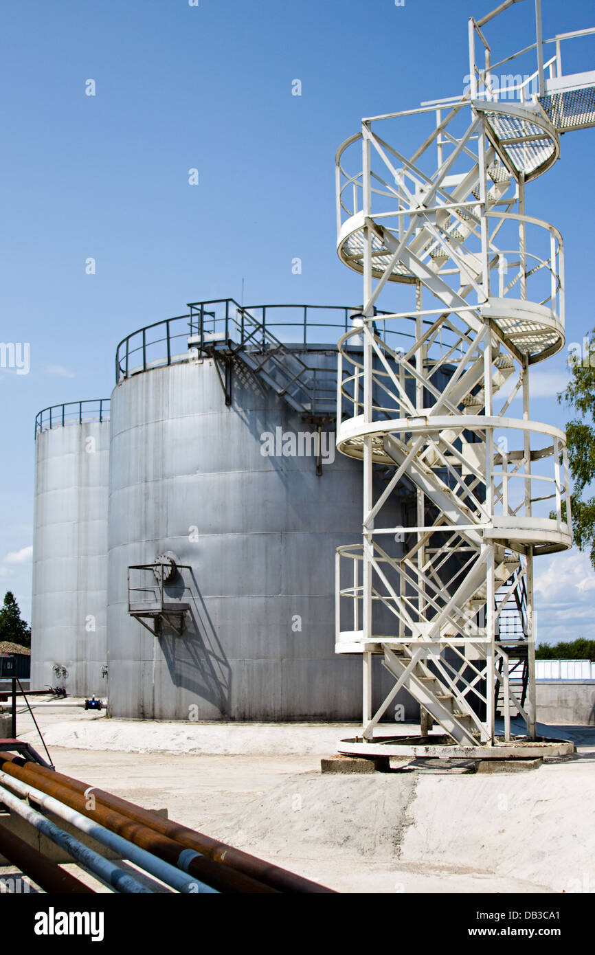 Big storage tanks hi-res stock photography and images - Alamy