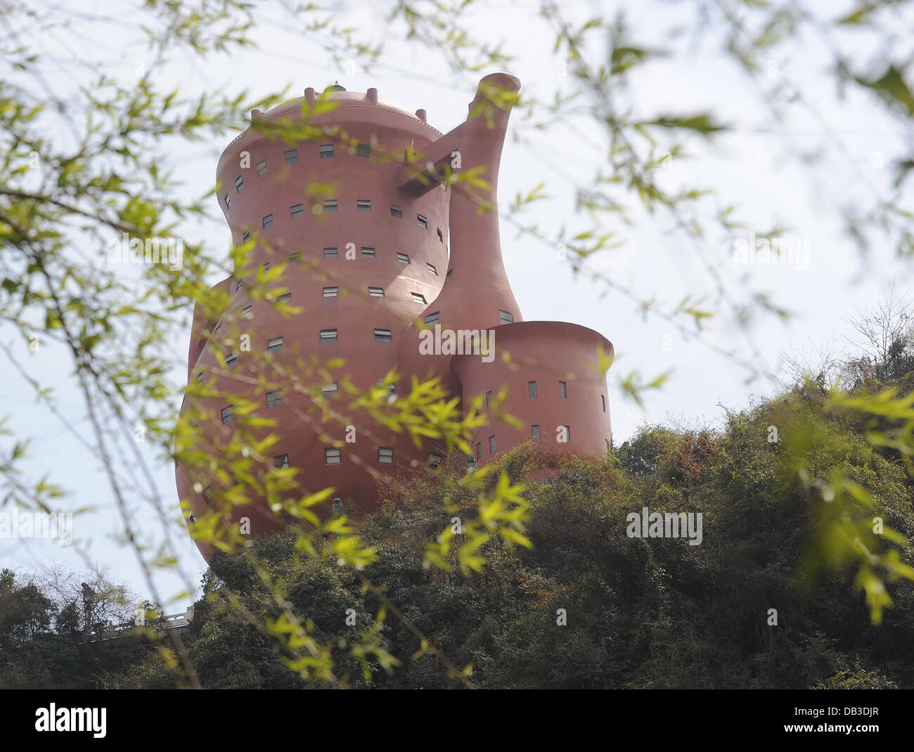Giant Teapot A giant tea pot is opened in Meitan County's Lawrence Park ...