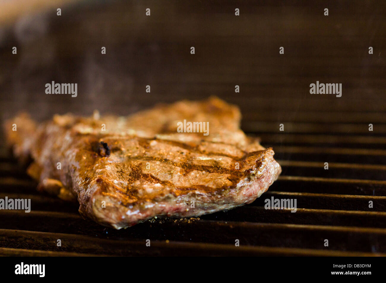Slice of beef on barbecue grill Stock Photo - Alamy