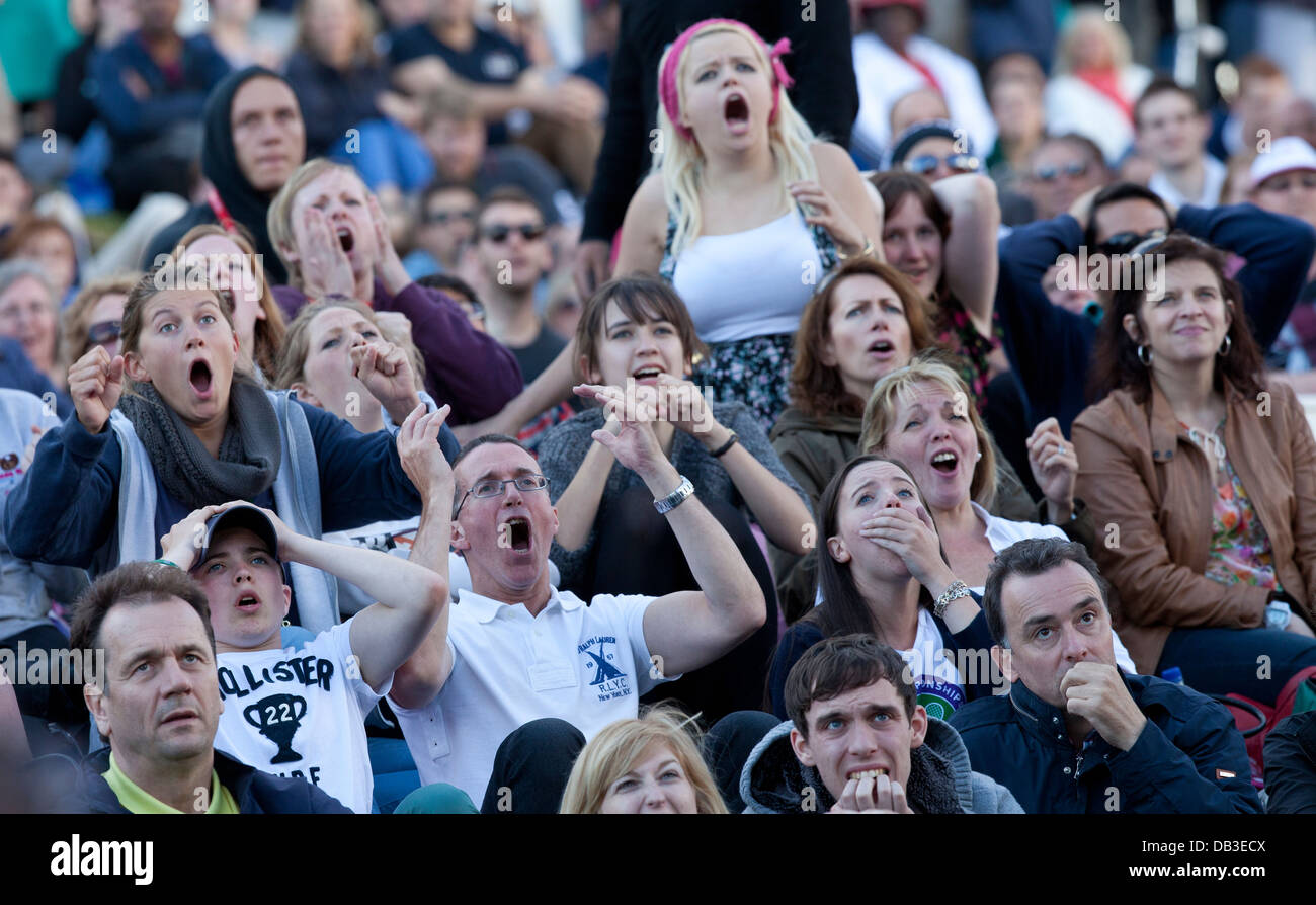 Wimbledon crowd hi-res stock photography and images - Alamy