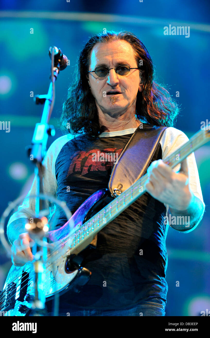 Geddy Lee of Rush perform live in concert on the Time Machine Tour at ...