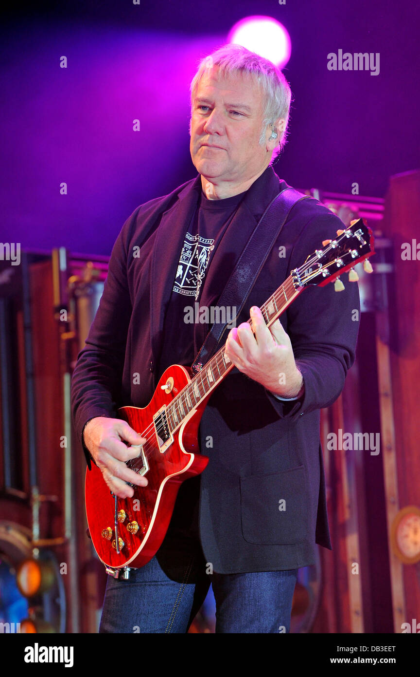 Alex Lifeson of Rush perform live in concert on the Time Machine Tour ...